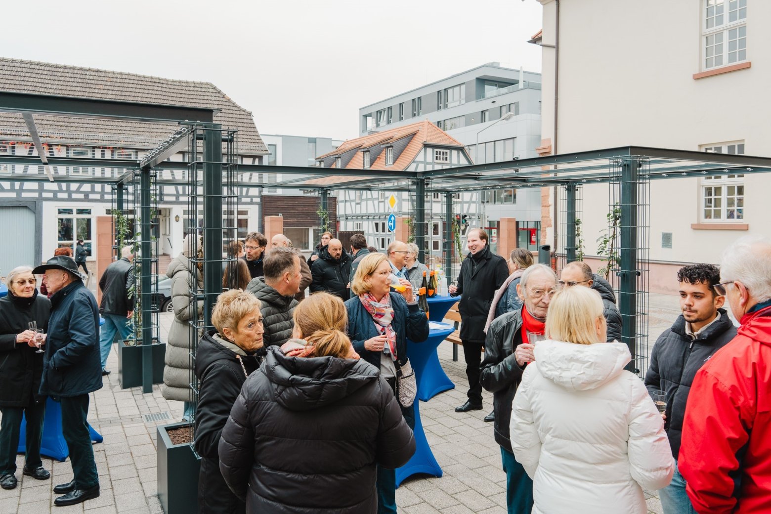 Förderprogramm Zukunft Innenstadt: Platz am Alten Rathaus erstrahlt in neuem Glanz | Stadt Dreieich